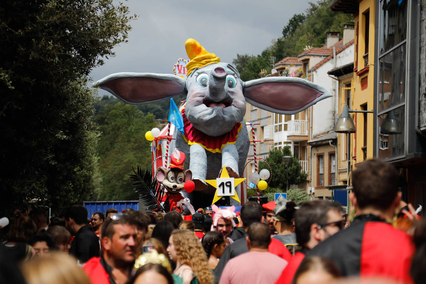 La falta de agua desluce el Descenso Folklórico del Nalón | El Comercio: Diario de Asturias